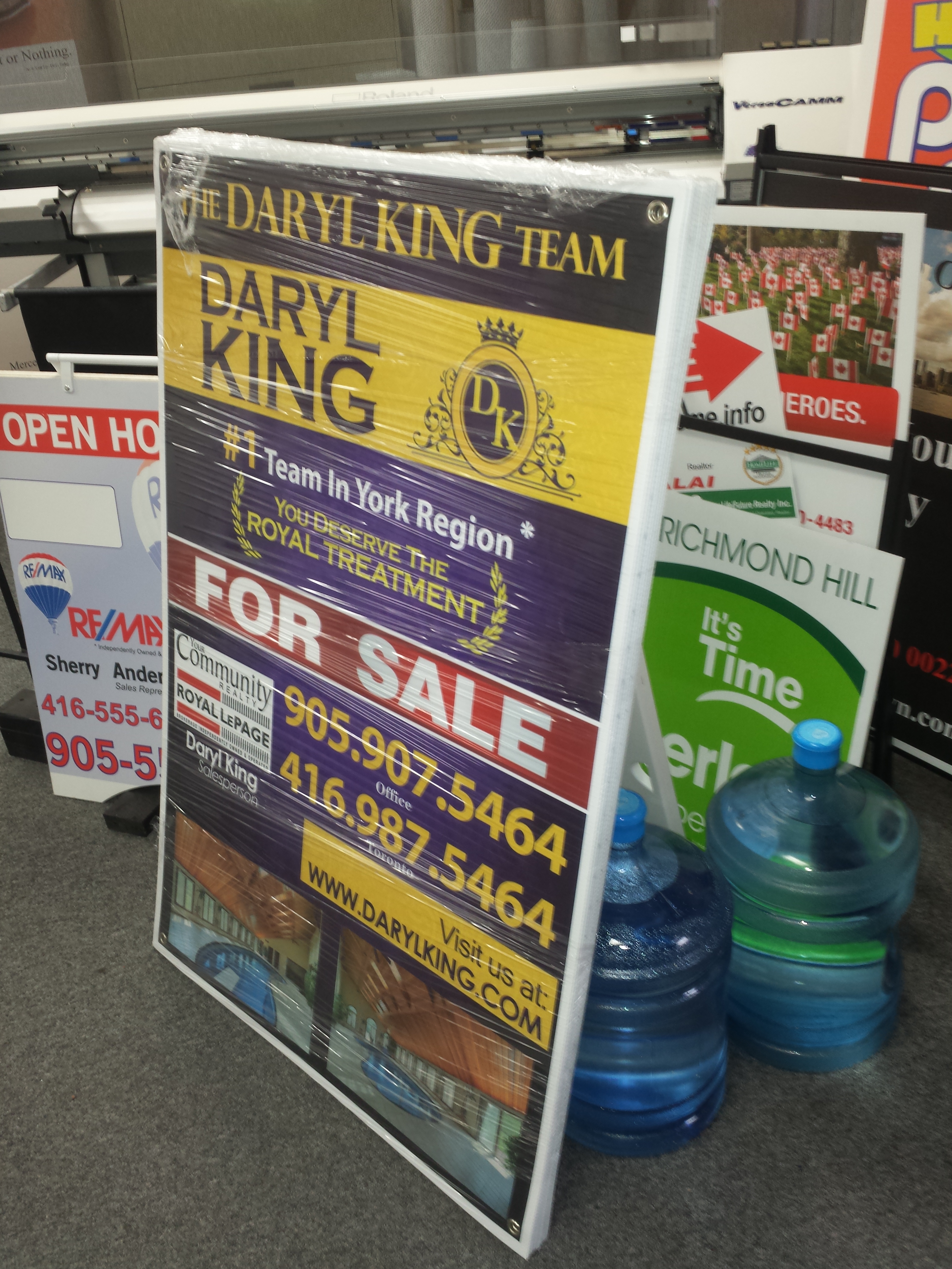 Coroplast Signs with Full Colour Print in Toronto Canada | lawnbagsigns.com